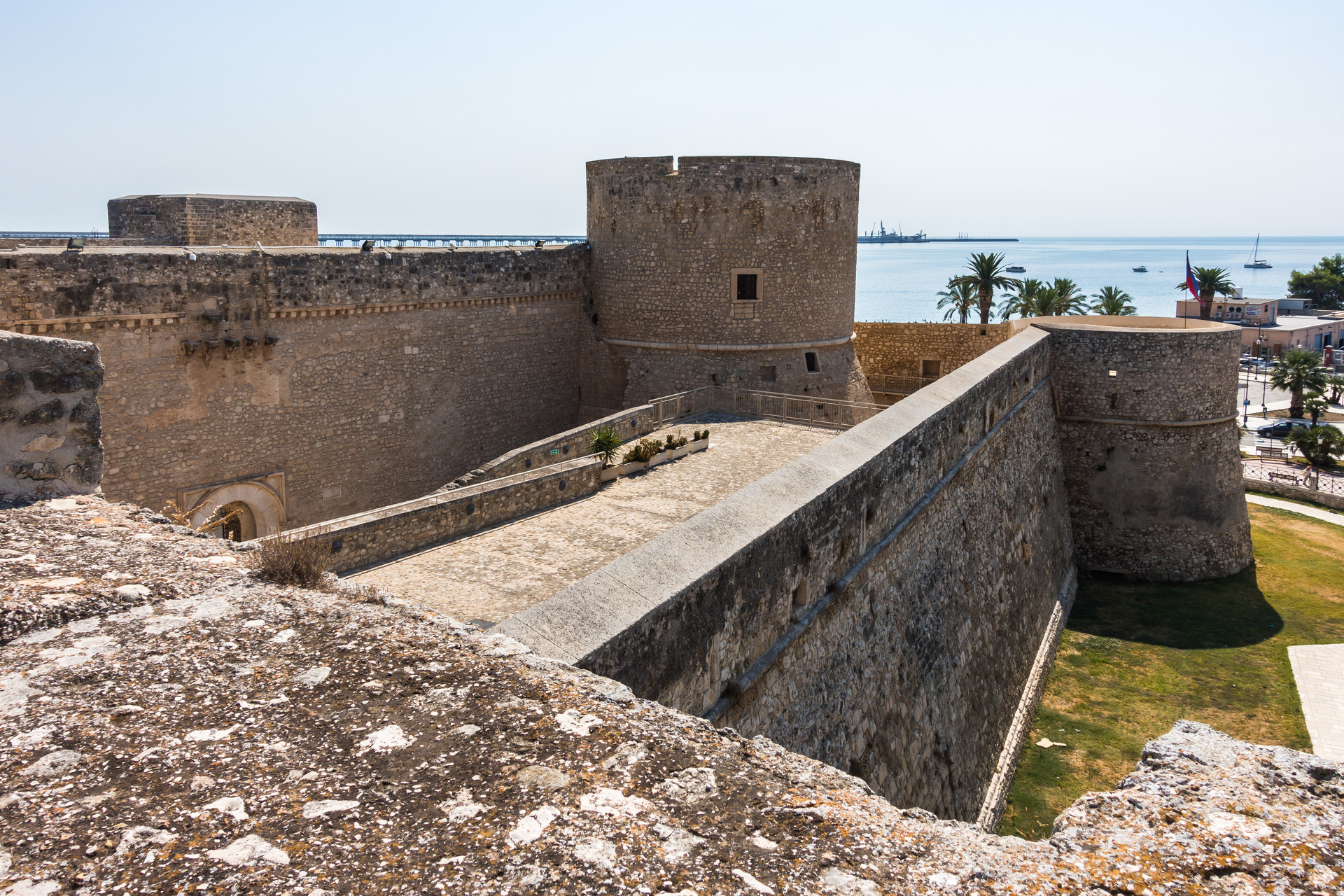 Il Castello di Manfredonia: storia, architettura e perché visitarlo ...